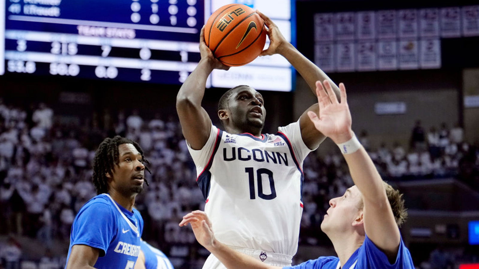 Controversial Foul Spoils UConn's First Home Loss In 724 Days