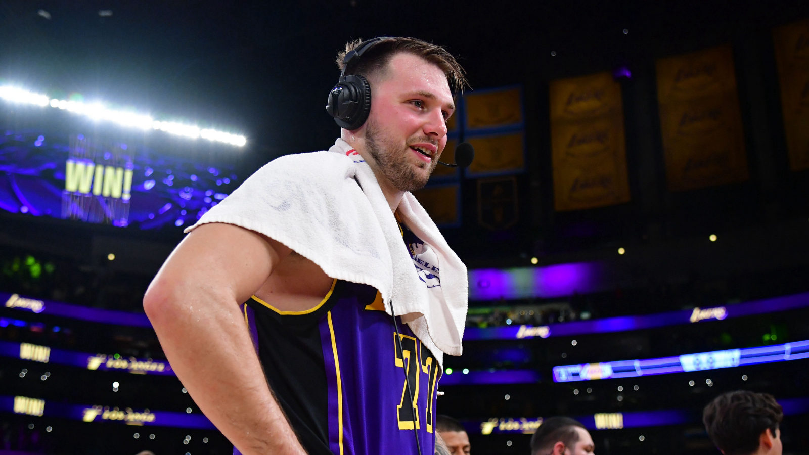 Lakers Fans Chant 'Thank You Nico' During Game Against Mavs