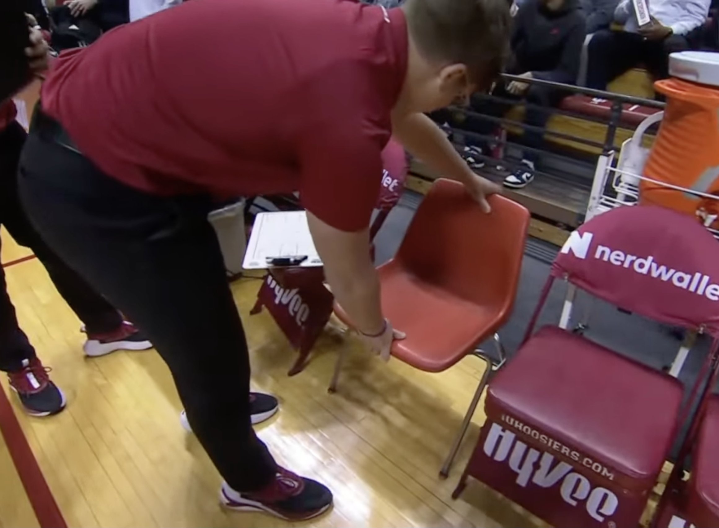 Mike Woodson Uses Goofy Booster Seat To Honor Bob Knight