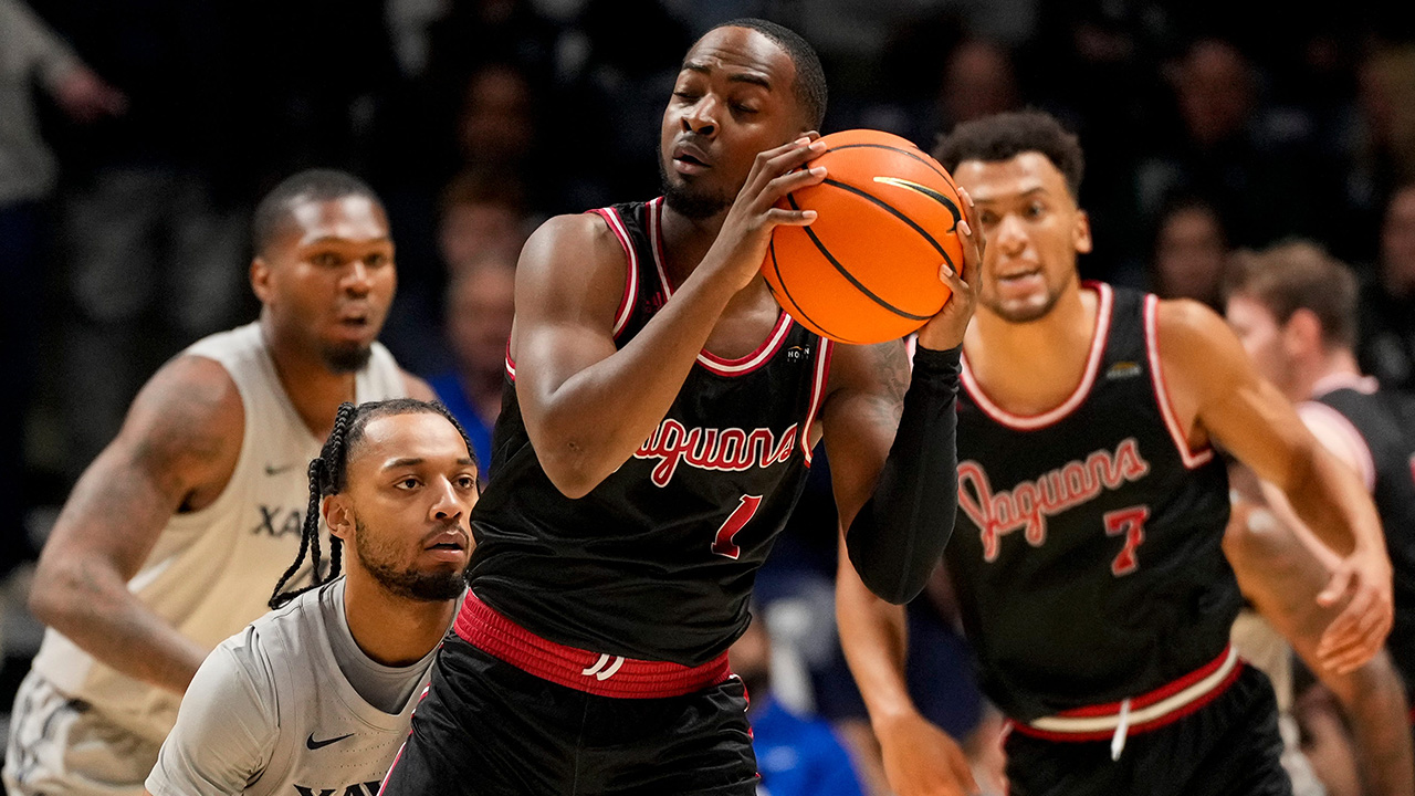 Texas Tech Students Confront Bus Carrying Longhorns Basketball Team
