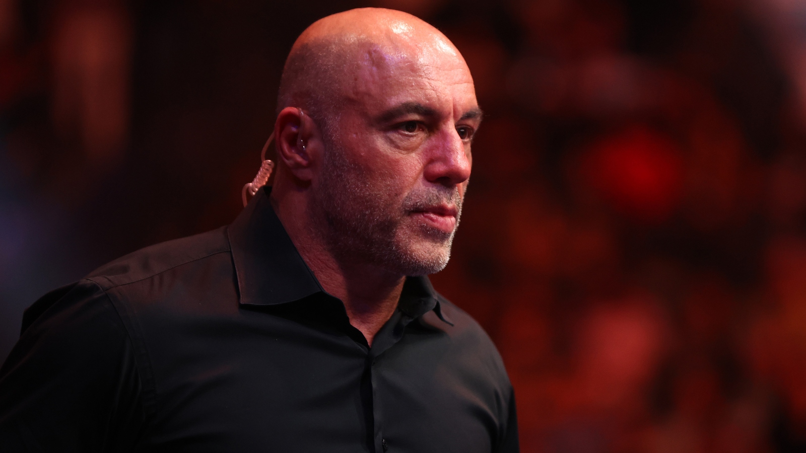 Joe Rogan Loses #1 Spot On Podcast Charts After 41% Dip
