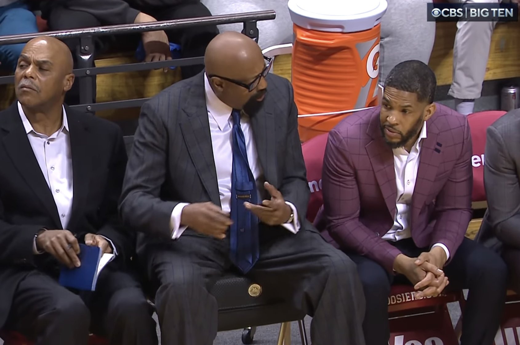 Mike Woodson Uses Goofy Booster Seat To Honor Bob Knight