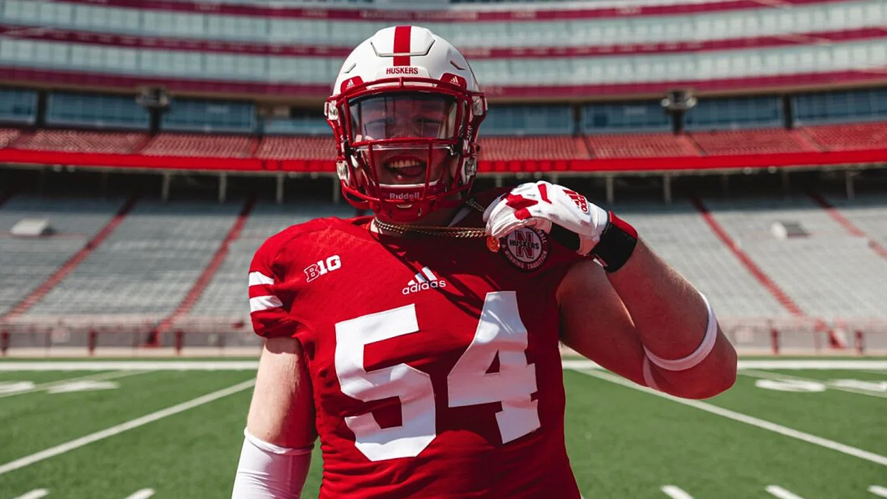Nebraska D-Line Recruit Wins Wrestling Title With Only One Knee