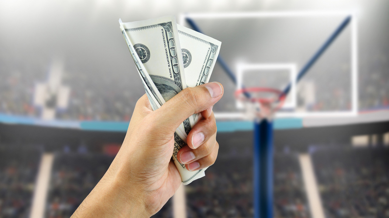 UMass Refuses To Pay $10K To Basketball Fan Who Won Contest