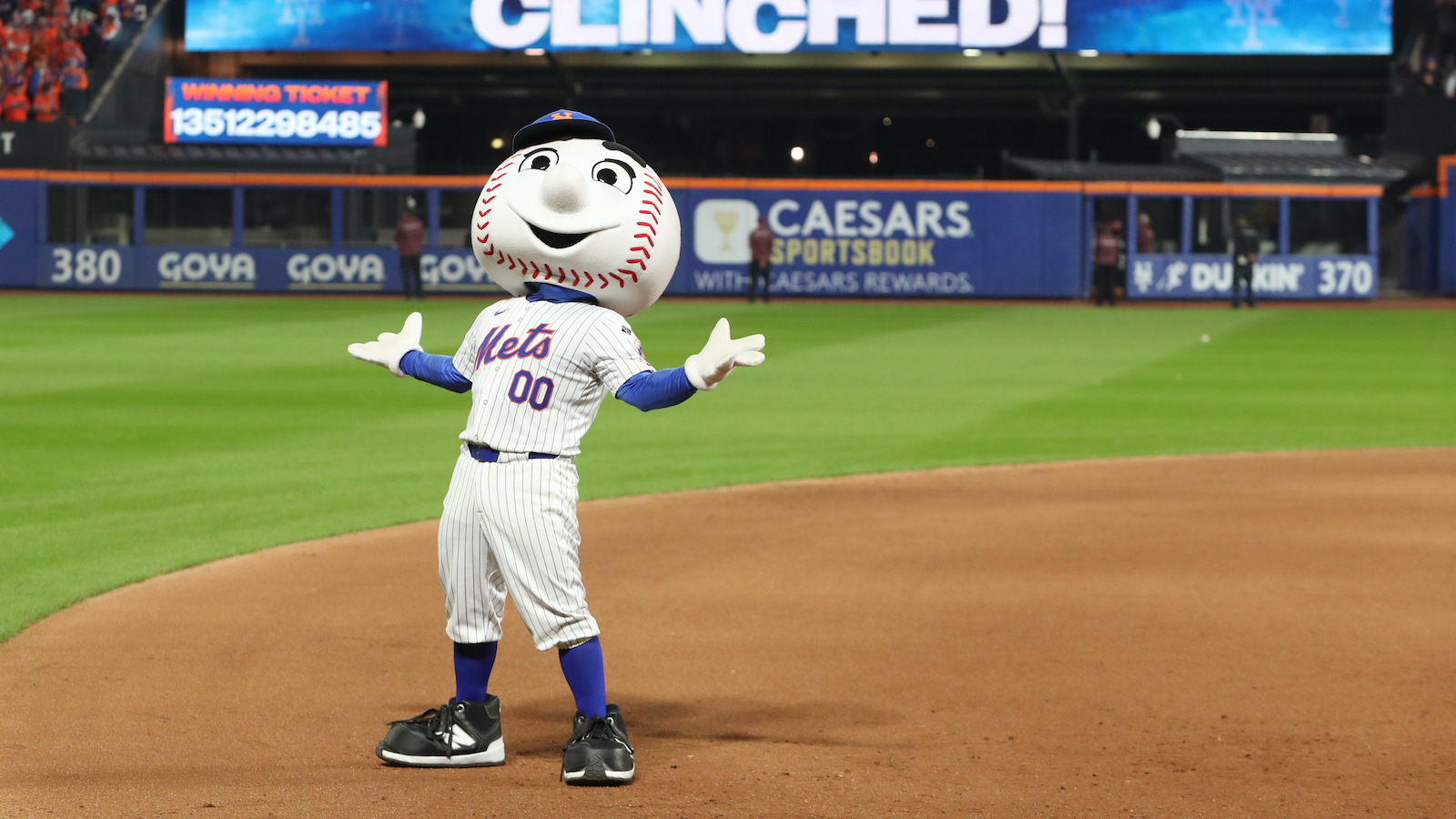 New York Mets Mascot Mr. Met Is Now Jacked Out Of His Mind