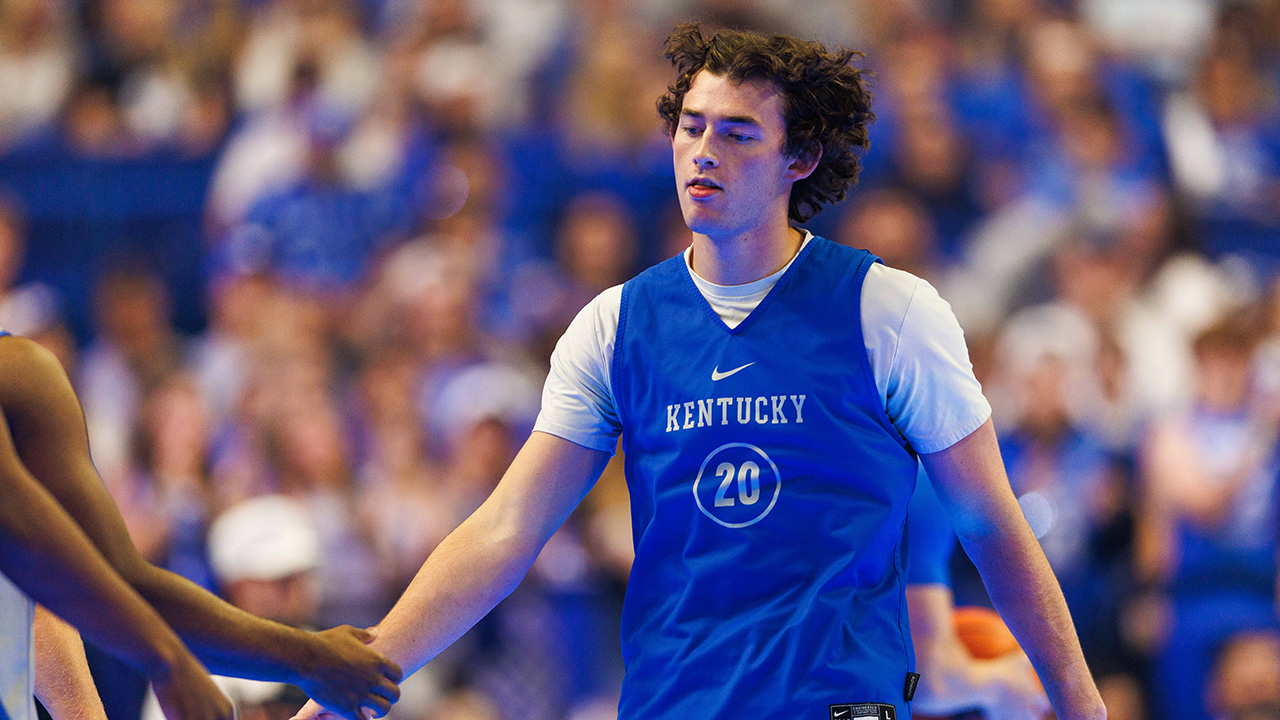 Emotional Scene As Kentucky Walk-On Gets Raucous Ovation