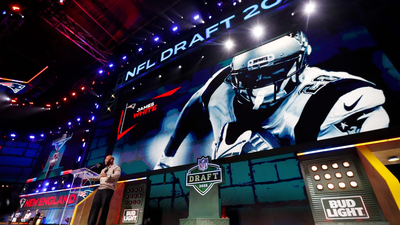 Patriots Delete Tweet With Awkward Kendrick Lamar Reference