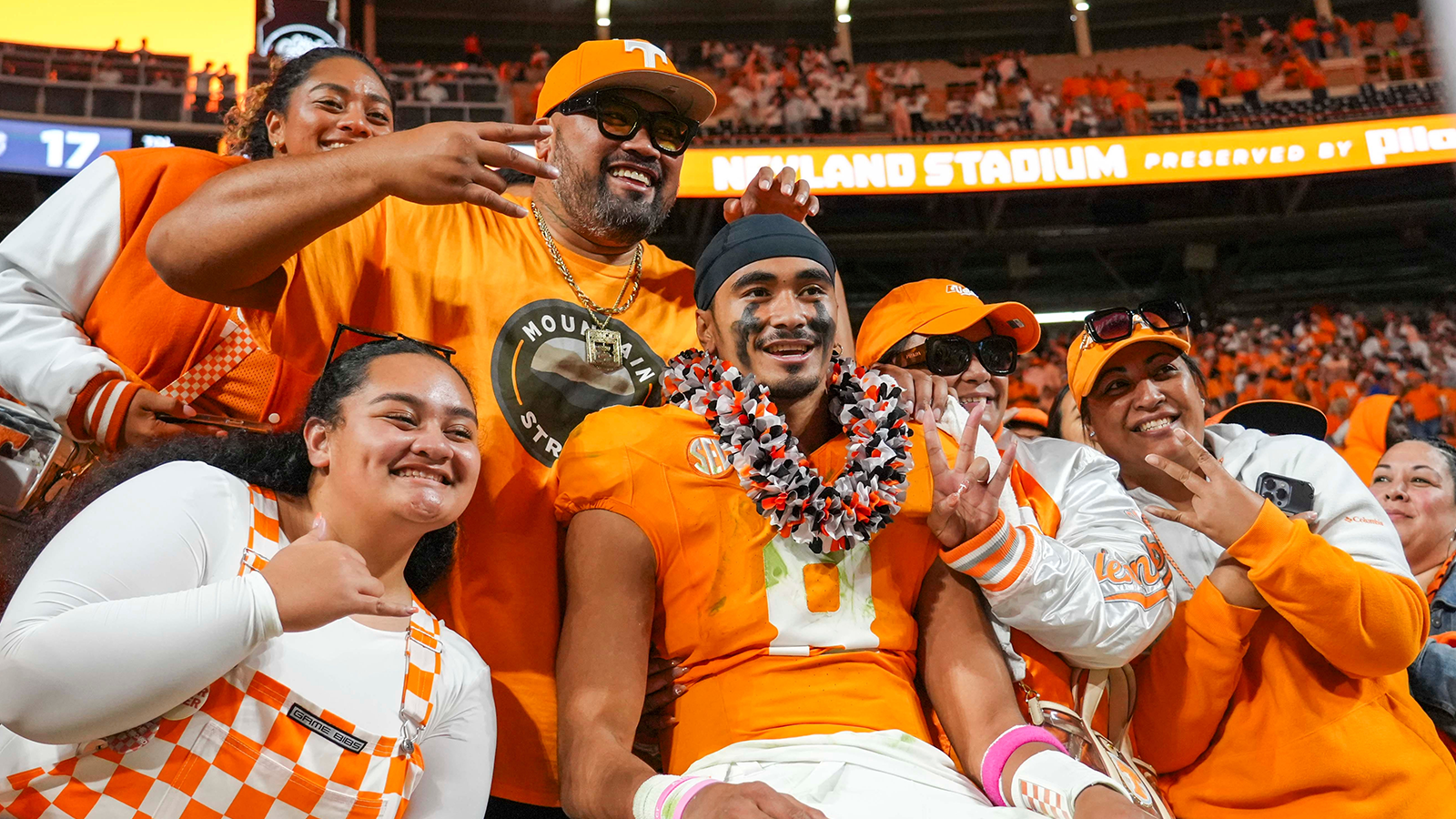 Nico Iamaleava's Dad Packs UHaul After Costing Son $1 Million+