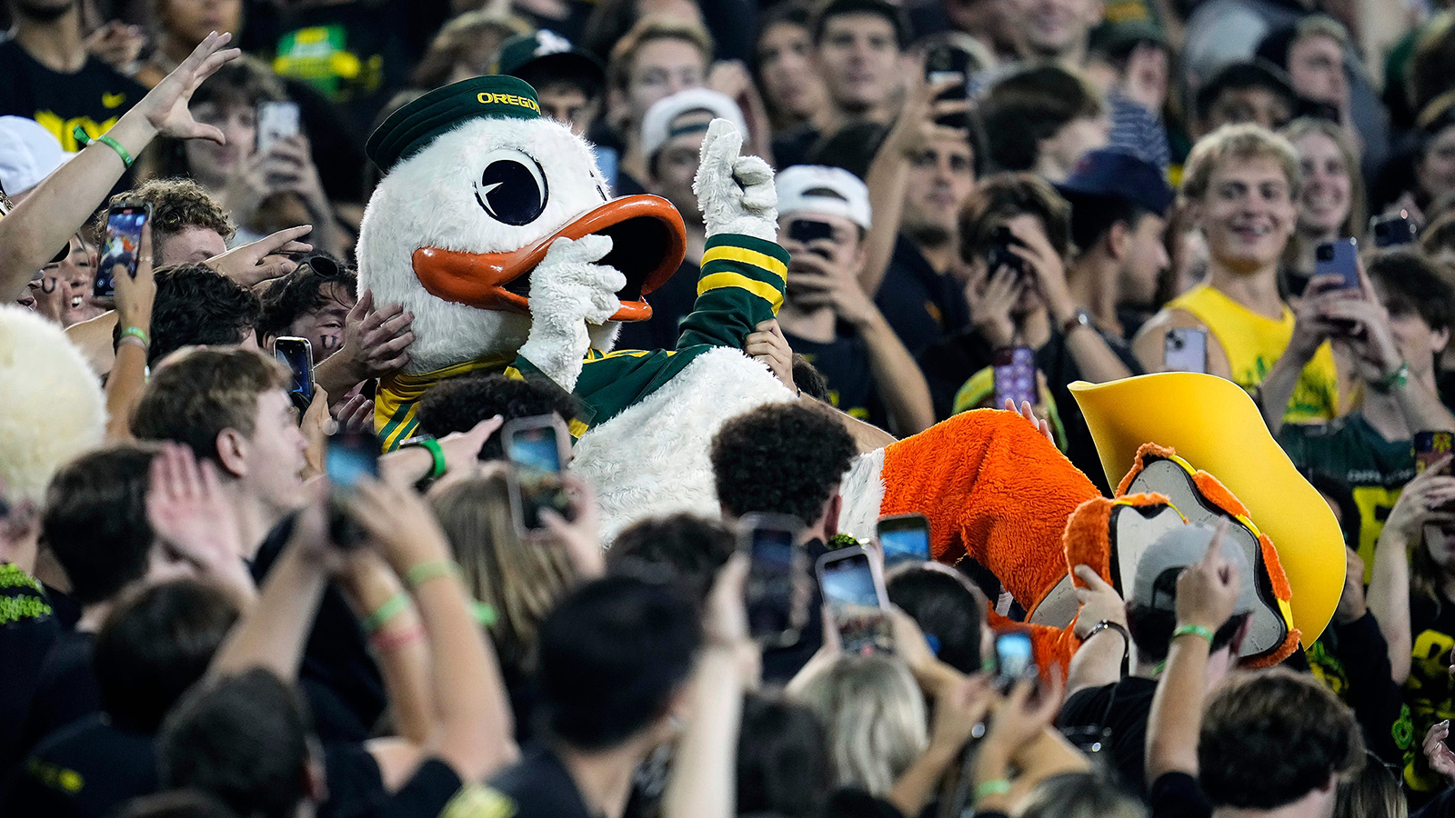 Electric Video From Oregon's Spring Game Disproves Portrayal