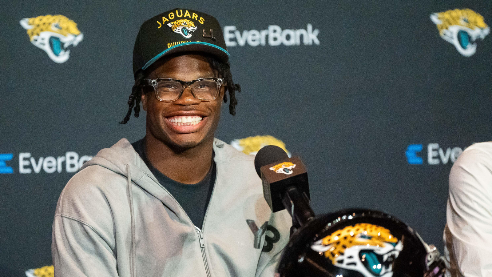 Travis Hunter Goes Viral After Wholesome Interaction With Fan