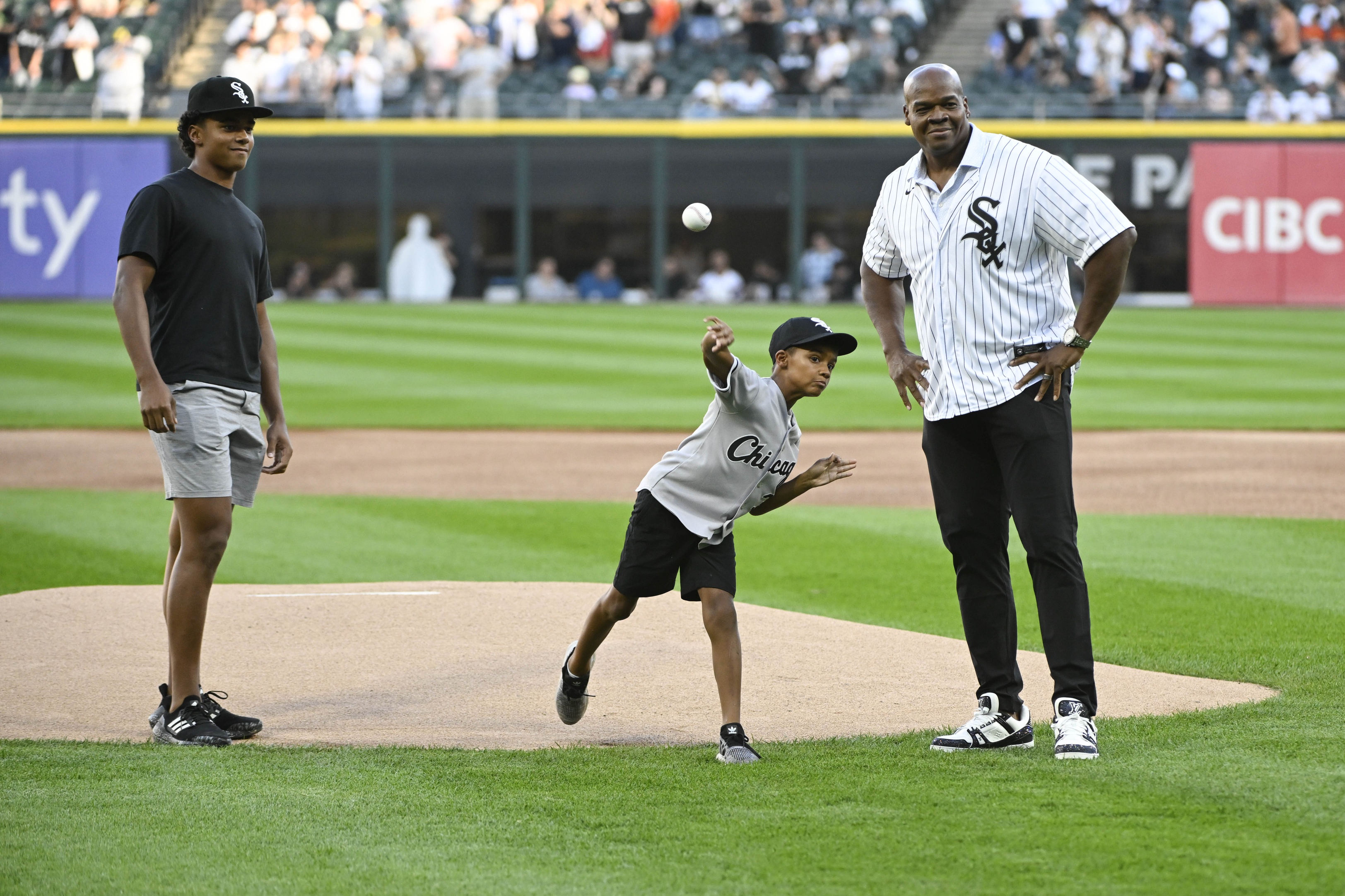 Frank Thomas' Son Boosts Insane Stat Line With Unhittable Dinger