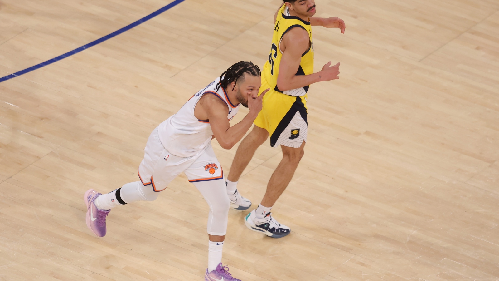 Jalen Brunson Hits Himself In Face In Failed Foul Bait Attempt