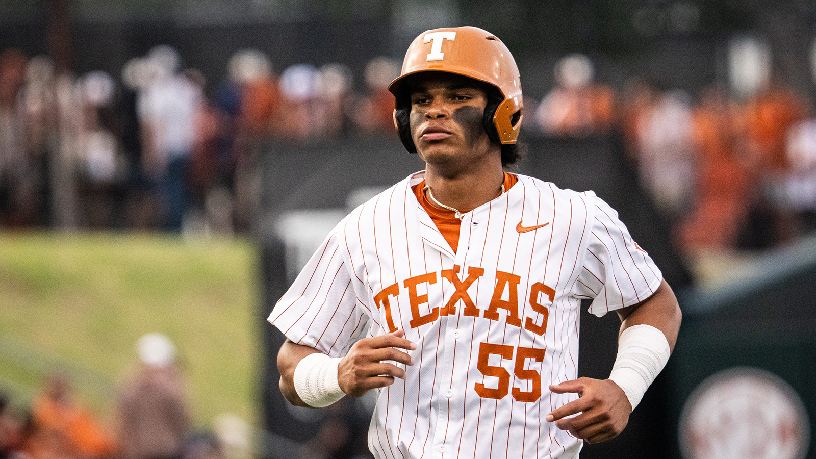 Texas' Two-Sport Star Taunts Pitcher During Cringeworthy At-Bat