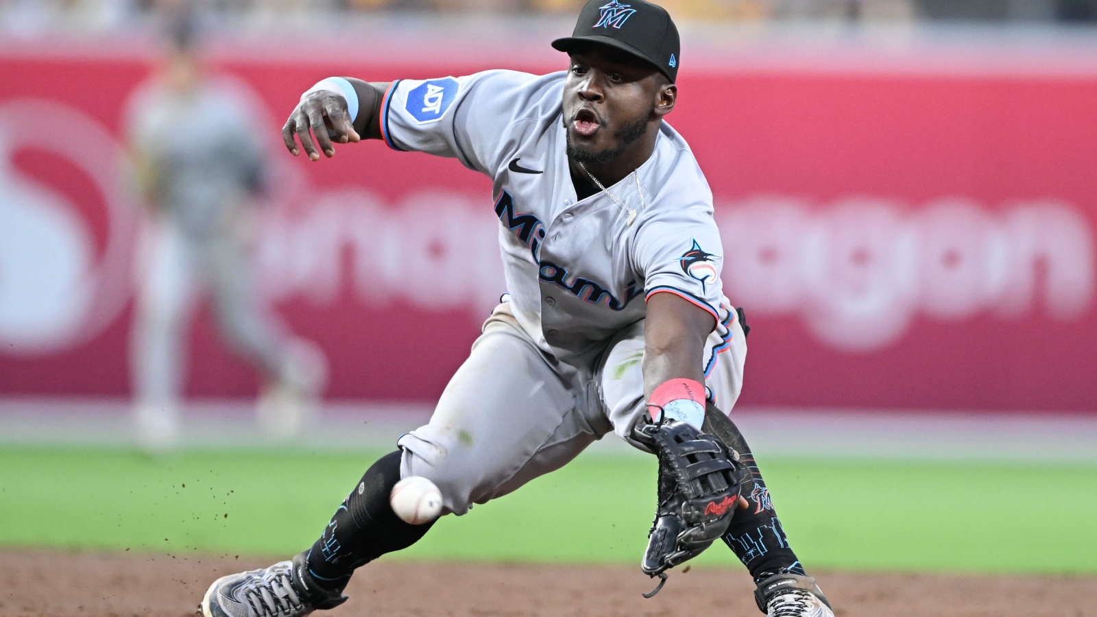 Ronny Simon Cries, Gets Replaced After 3 Errors In 3 Innings