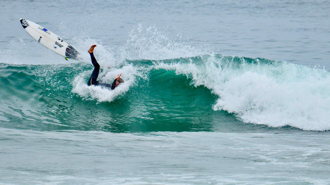Pro Surfers Shield Their Eyes From Nasty Wipeout On Hidden Reef