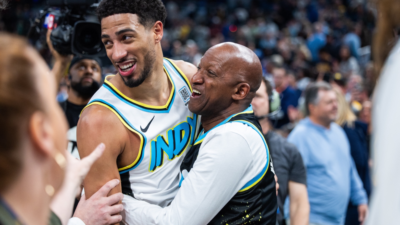 Tyrese Haliburton's Dad Celebrates Win From Bar Amid NBA Ban