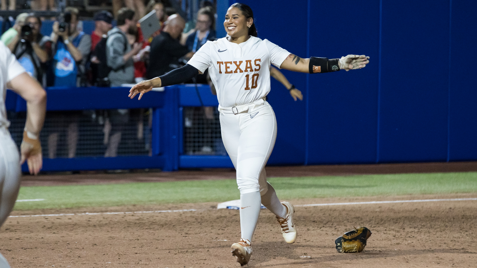 Texas Star Mia Scott Carries Team To Championship On Torn ACL