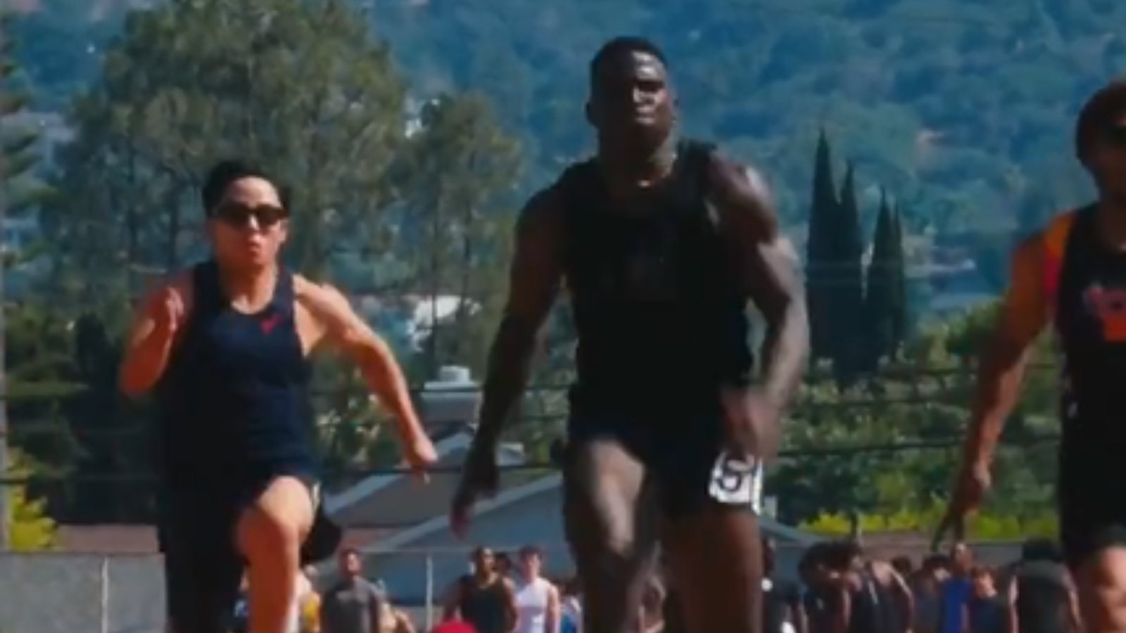 Tyreek Hill Accidentally Trolls Himself With 100-Meter Dash Video