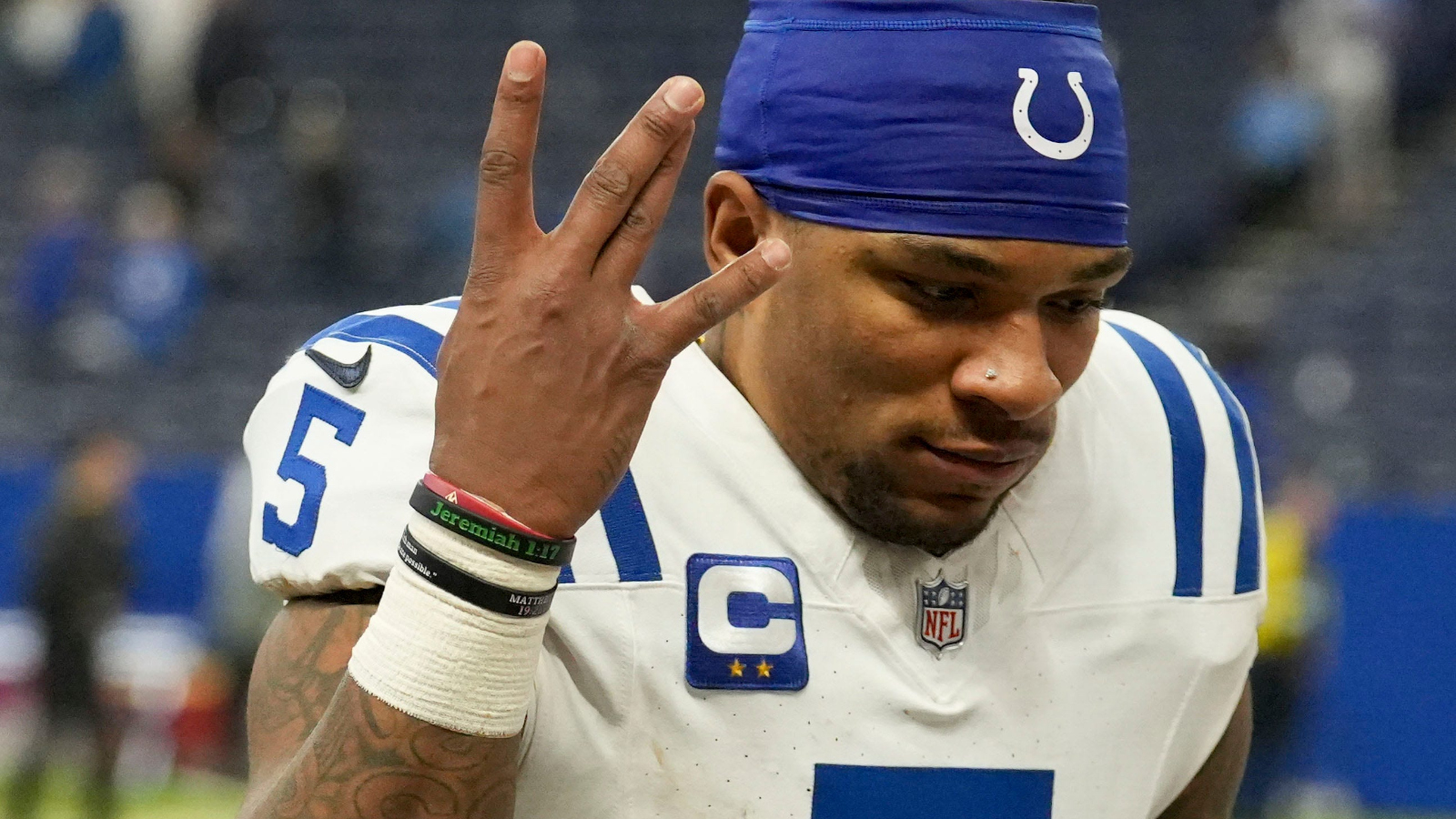 19 QBs With The Largest Hands In NFL History