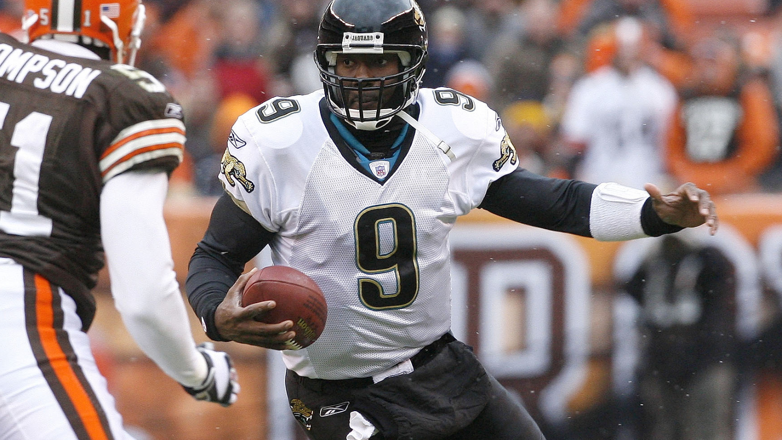 19 QBs With The Largest Hands In NFL History