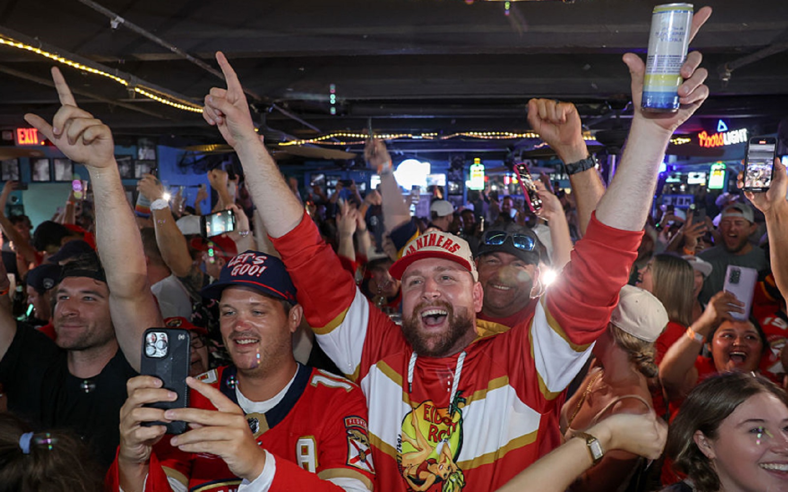 Panthers Take Stanley Cup To Elbo Room To Drink Beer With Fans
