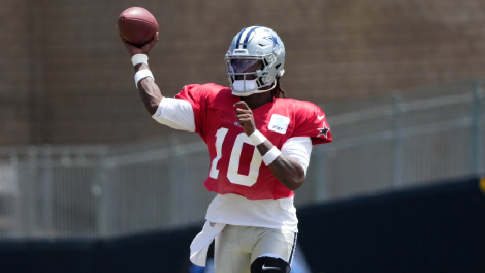 Joe Milton Awes With Incredible Throw Against Los Angeles Rams