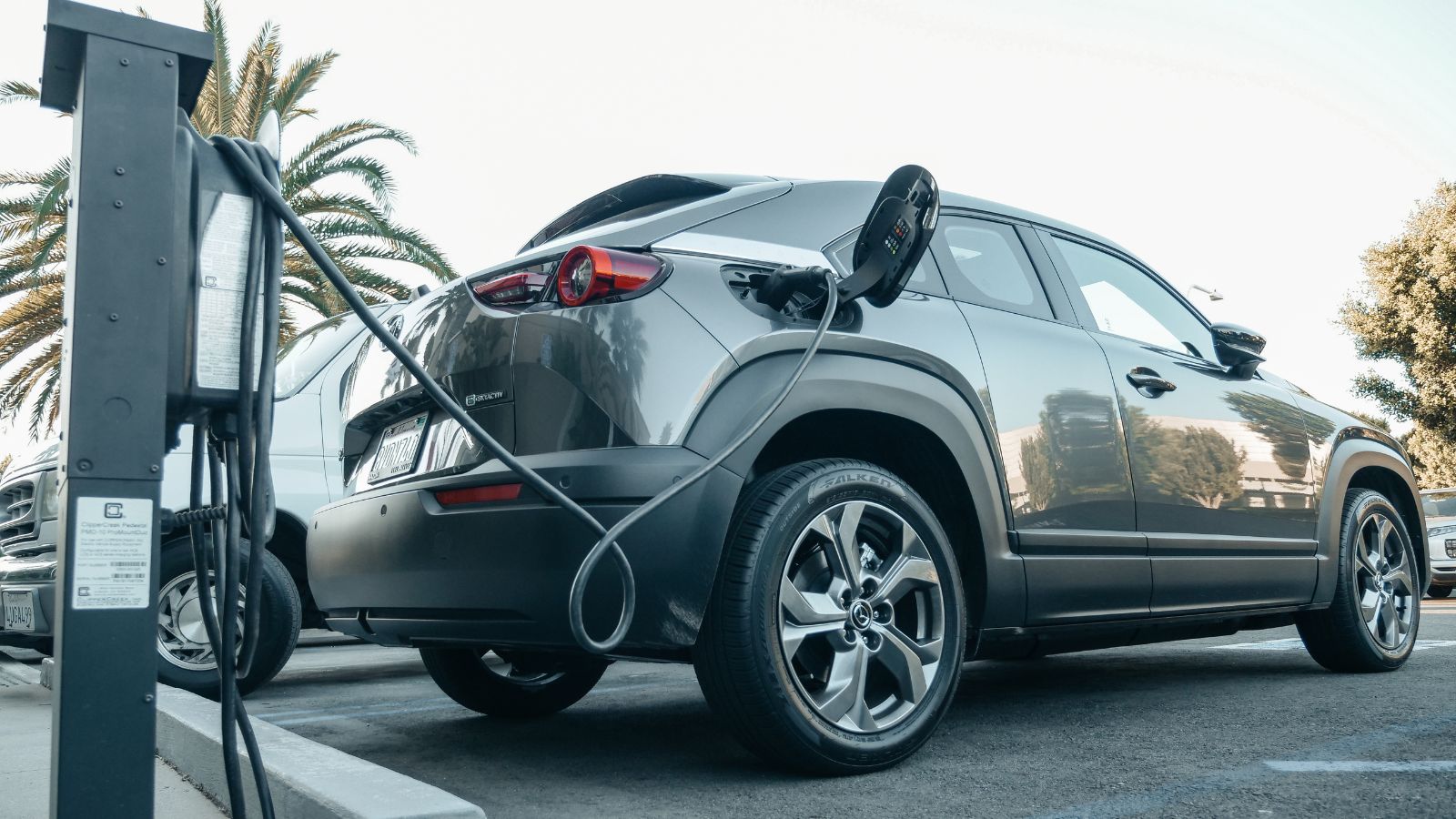 Car Owners Replace Gas-Powered Cars Less Than Electric Cars