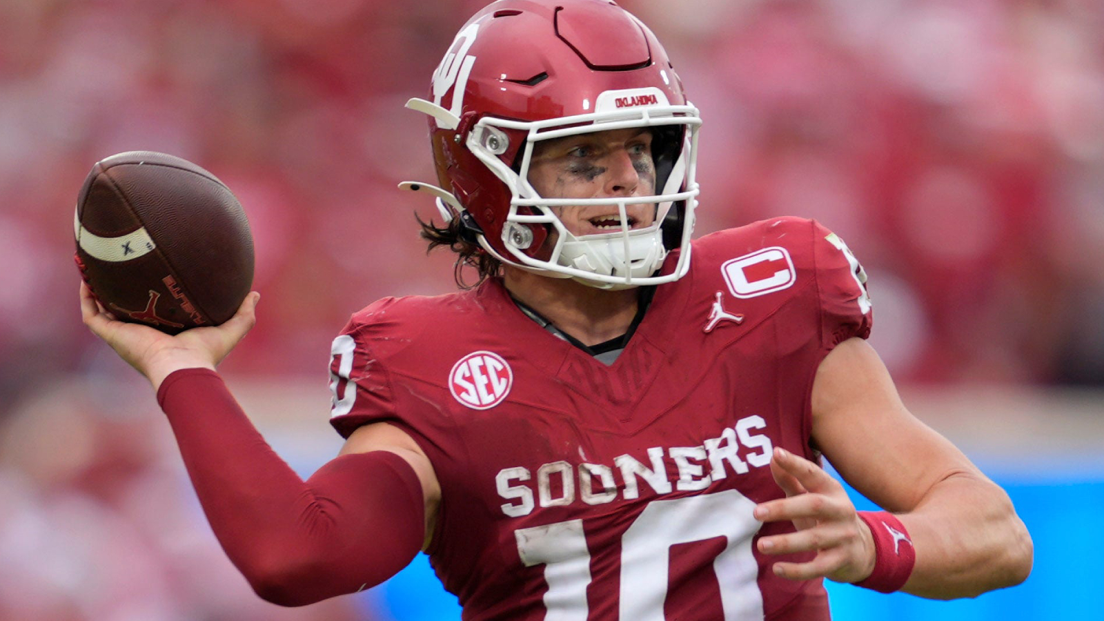 Oklahoma Fan Goes To Hospital To Give Gift To QB's Surgeon