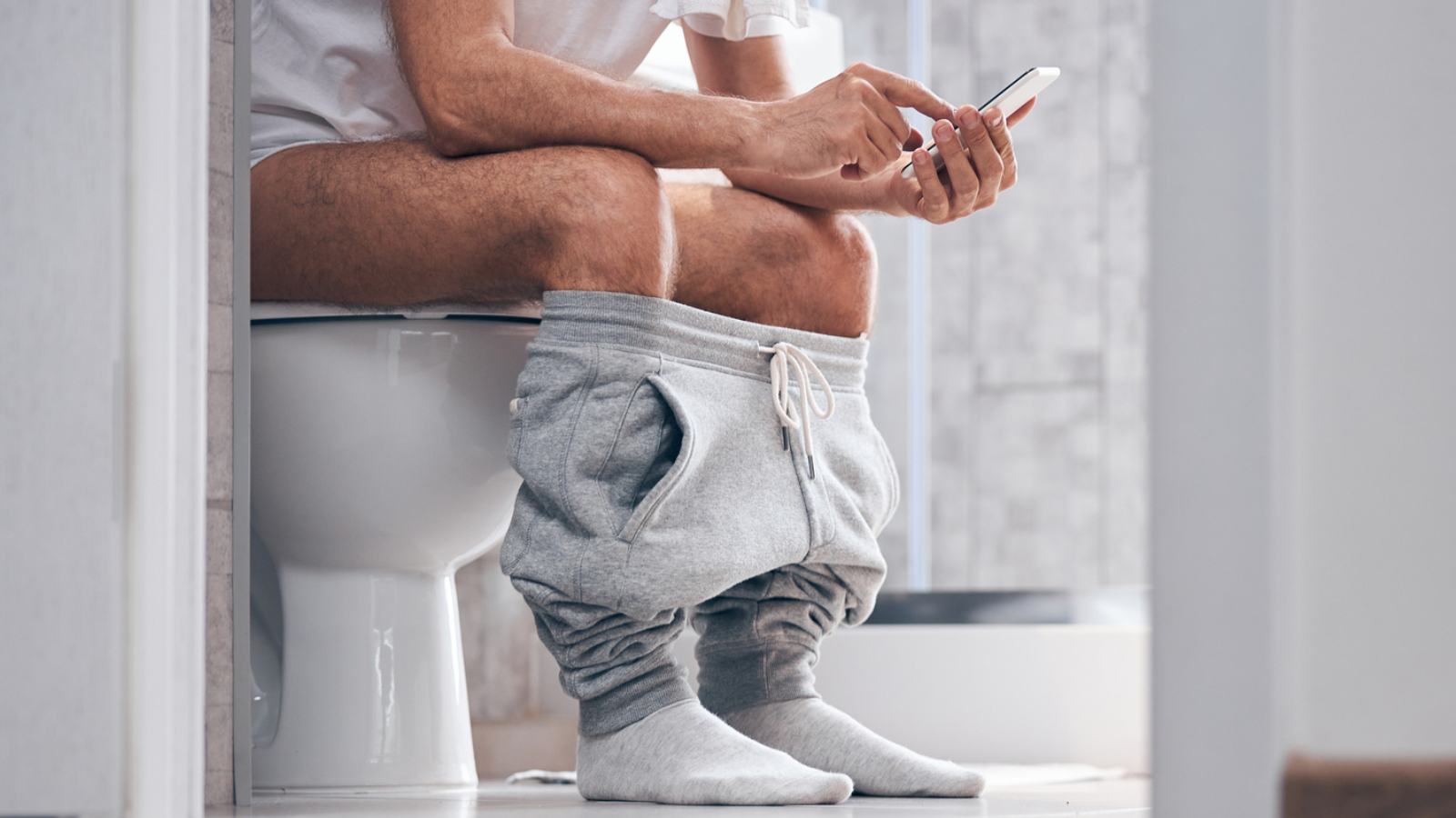 Using Your Phone On The Toilet Increases Hemorrhoid Risk