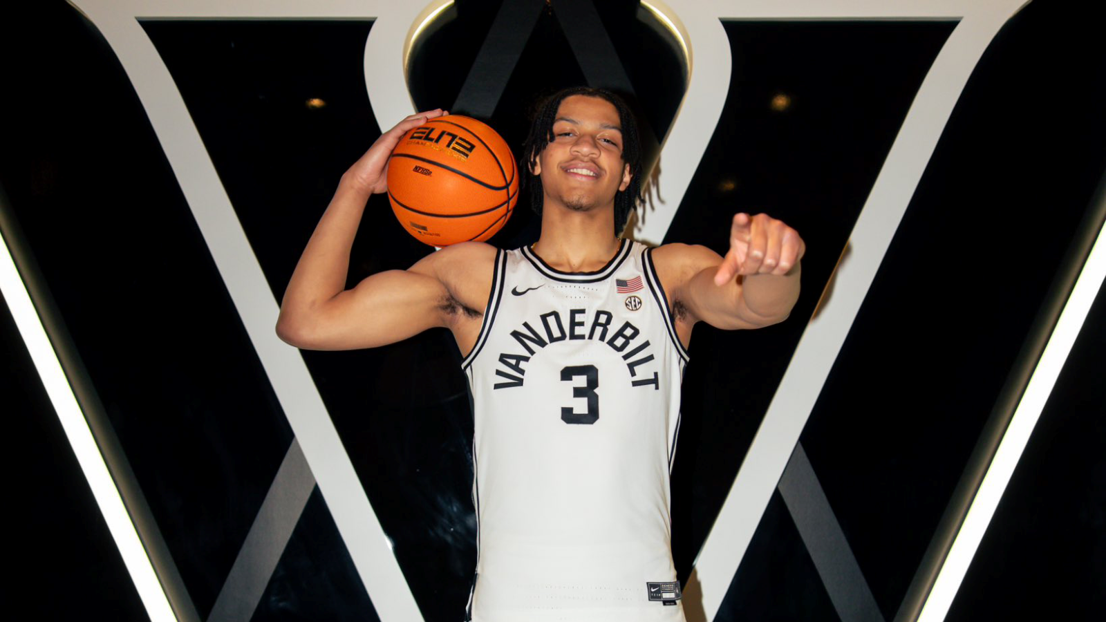 Vanderbilt Hoops Player Chandler Bing Shares Ironic 'Friends' Take