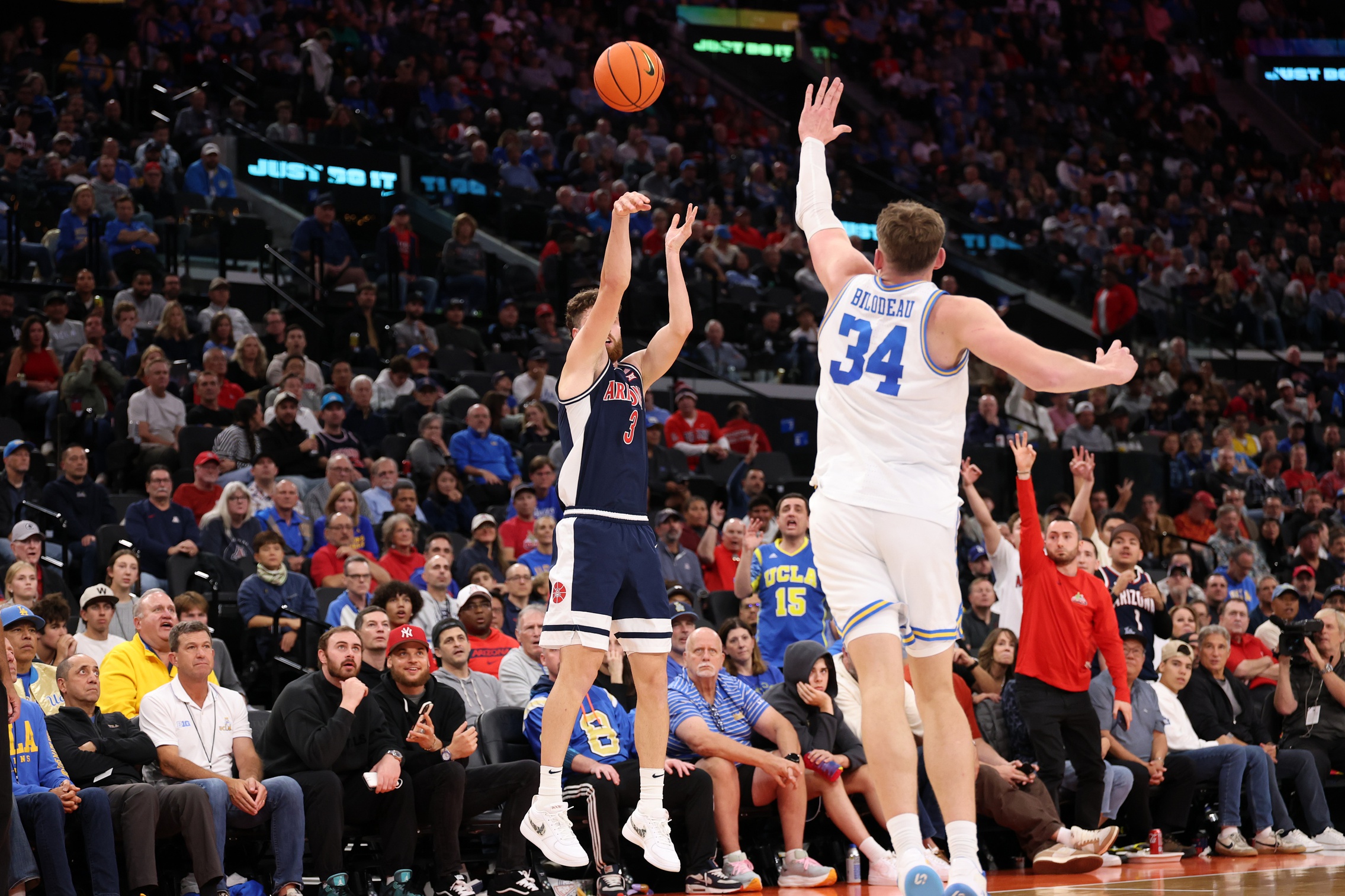 Arizona Basketball Fans Drown Out Pathetic UCLA Crowd In L.A.