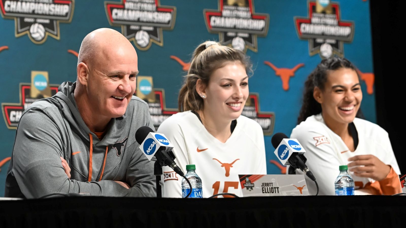 Bald Texas Coach Revolutionizes Women's Volleyball With Hair Tie