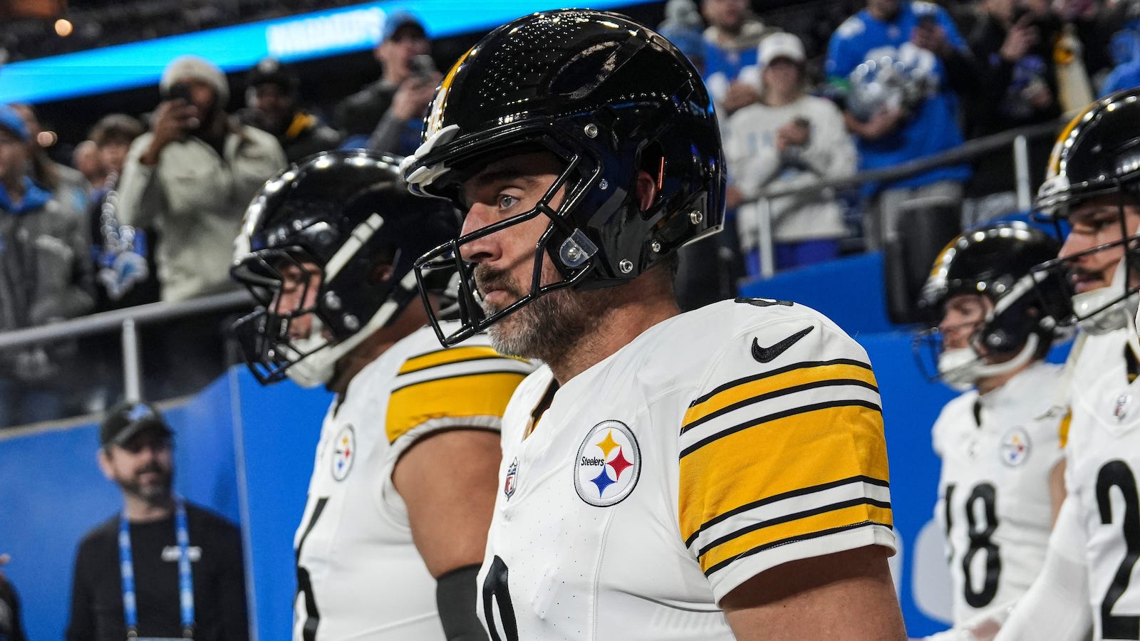 Aaron Rodgers Gifted $20K Vehicles To Offensive Line: Video