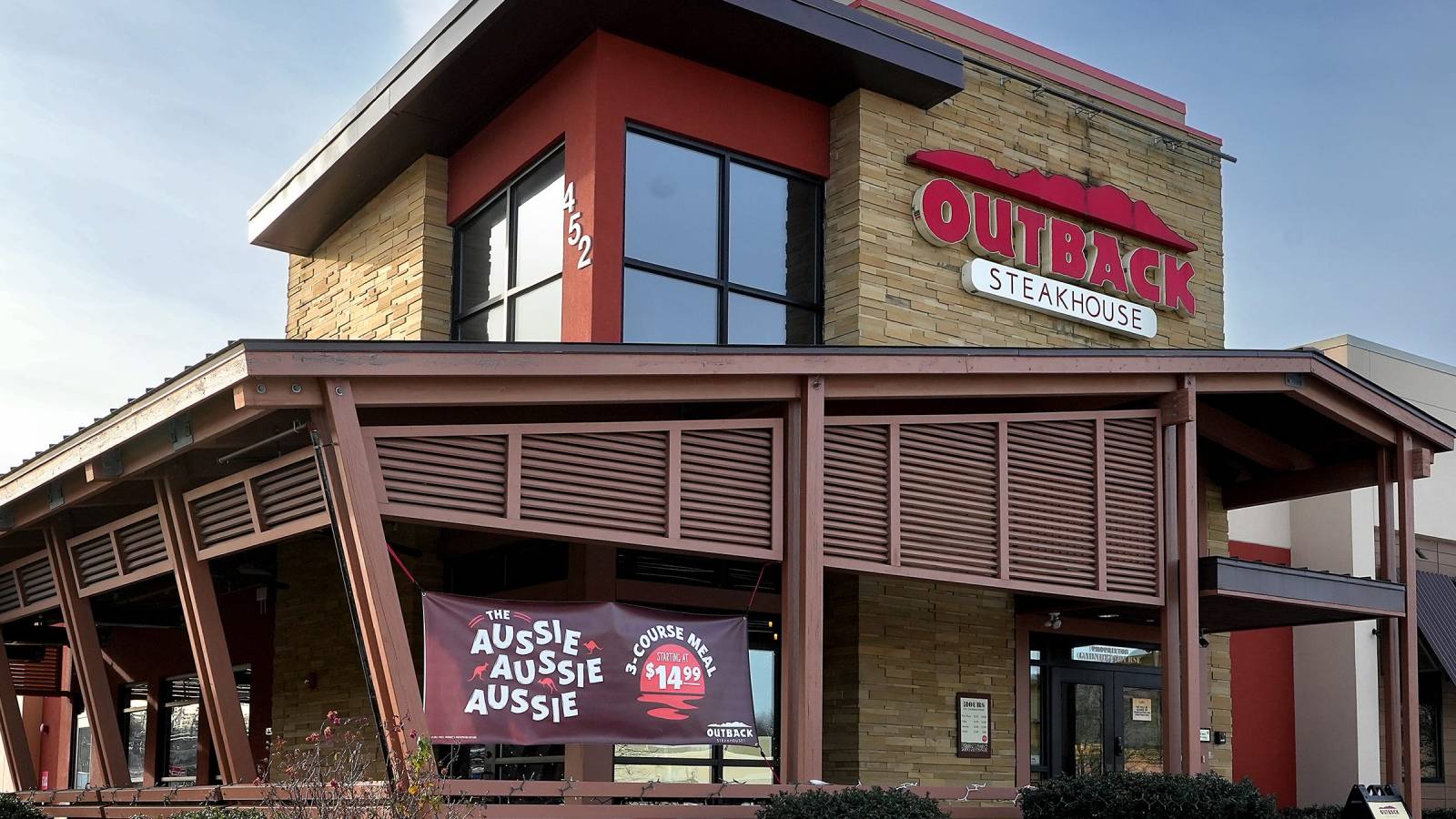 Florida Man Sues Outback Steakhouse Over Shattered Toilet