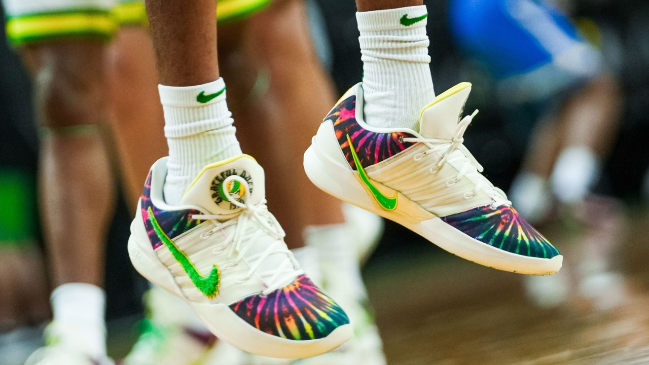 The Oregon Ducks Were Rocking These Nike 'Grateful Ducks' Kicks, And We ...