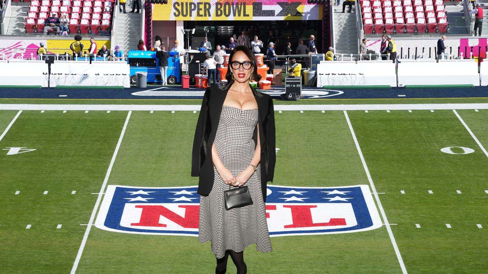 YesJulz Blasts Married Super Bowl Winner For DMing Her