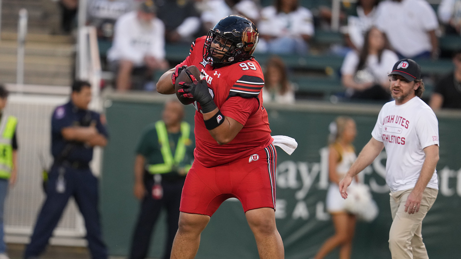 Utah's 5-Foot-11, 320-Pound Tight End Is IMPOSSIBLE To Tackle